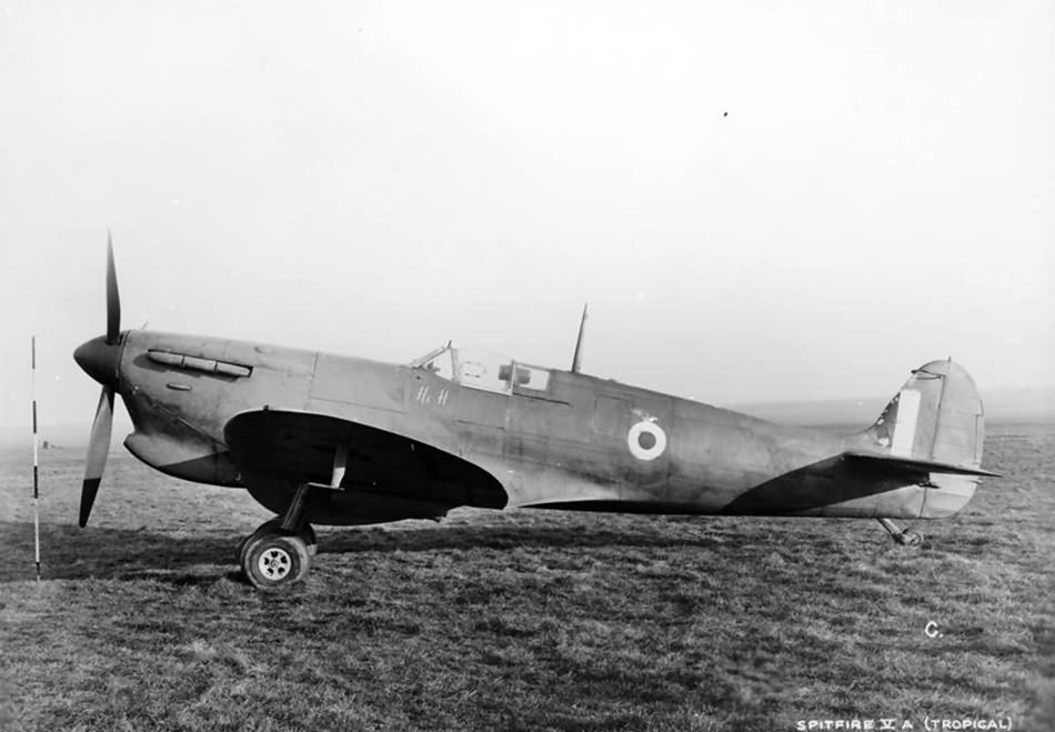 Spitfire Mk Va X1992, prototype fitted with a tropical filter, December ...